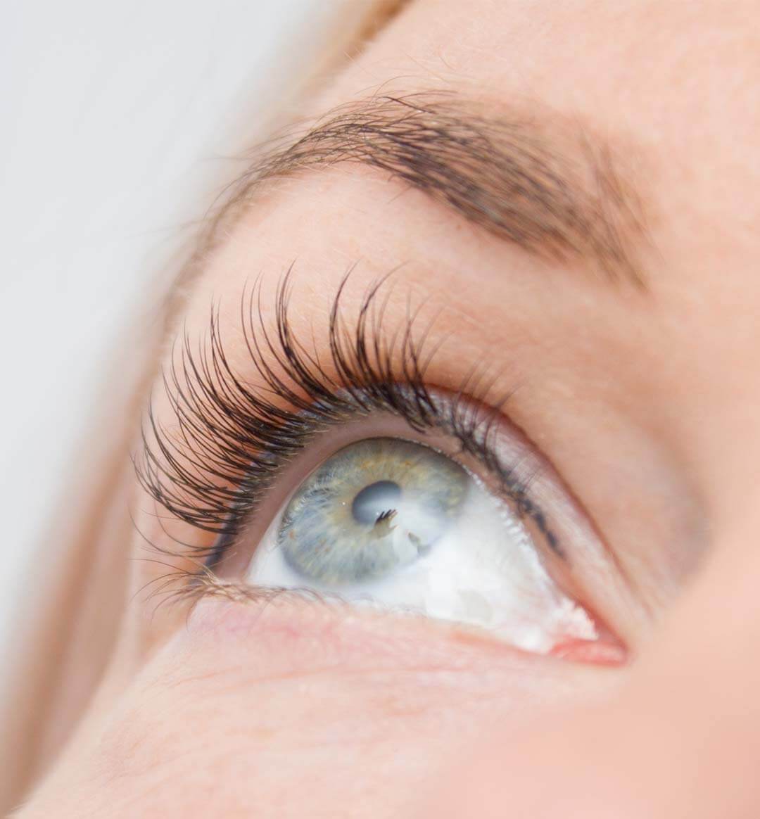 5 Ways You Could Be Damaging Your Lashes – 100% PURE